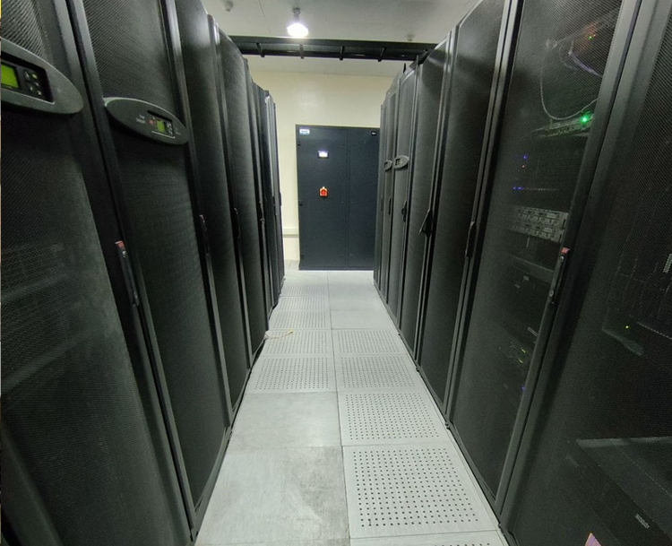 CRAC-IN-ROW Cooling unit Installation and Maintenance Services ...